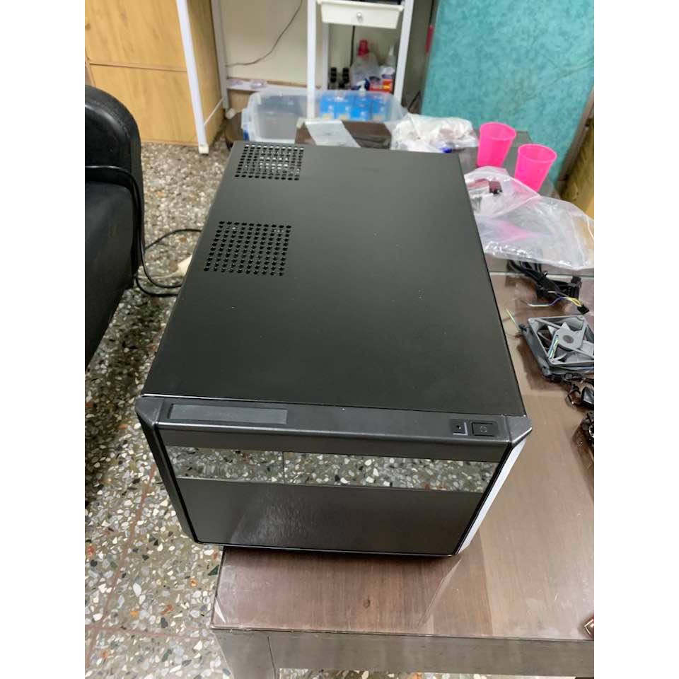 銀欣 (SilverStone) SG11 M-ATX機殼+兩顆8CM風扇(已安裝好)-7成新 | 蝦皮購物