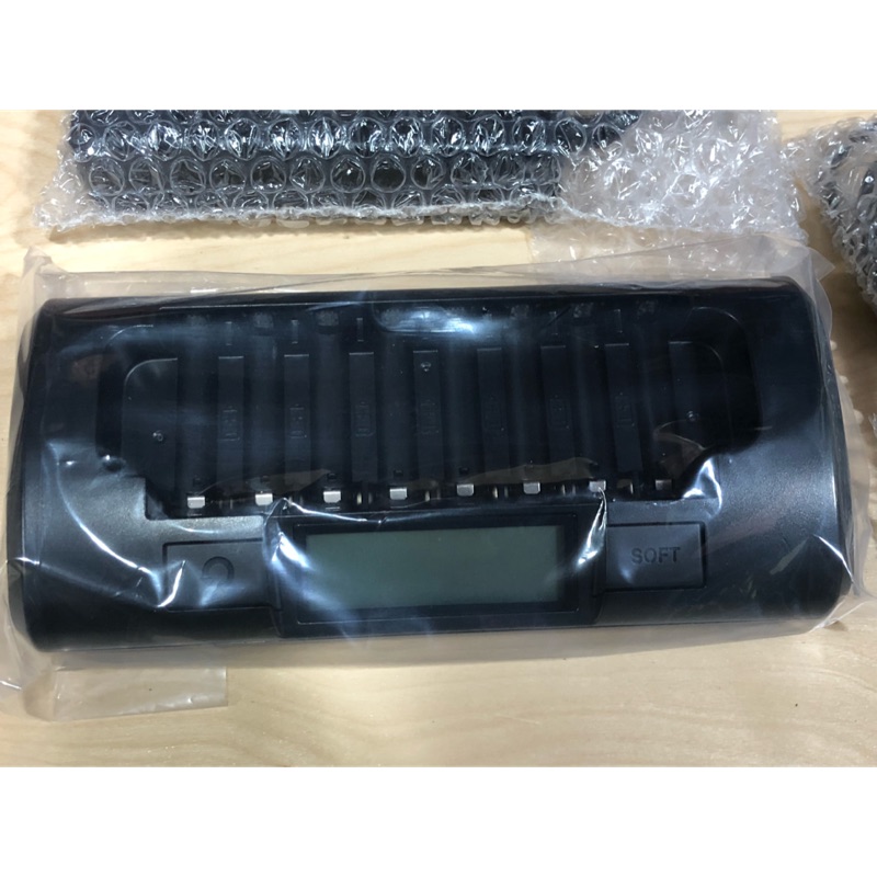 大特價 便宜賣美國大廠 MH-C801D 八通道智慧型充電器 二手 使用正常 | 蝦皮購物