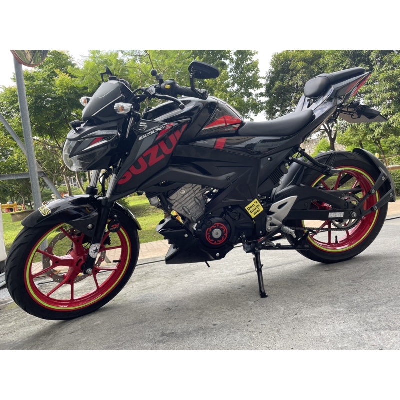 Suzuki gsx s150 黑紅 | 蝦皮購物