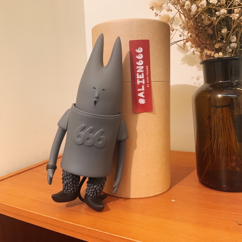 現貨 Alien HUANG：Alien 666 外星人藝術玩具 Bravo 星光灰 | 蝦皮購物