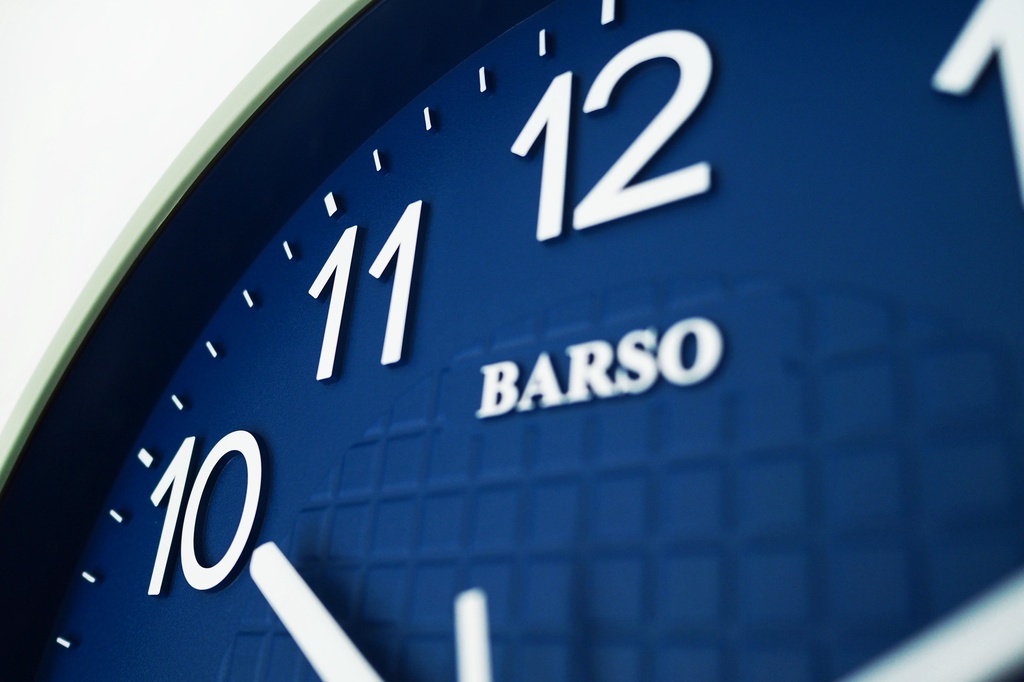 台灣品牌【靜音掛鐘 BARSO】立體數字/立體鐘面 深海藍/深棕色 BS-805 北歐風時鐘/超靜音時鐘/北歐風掛鐘 | 蝦皮購物