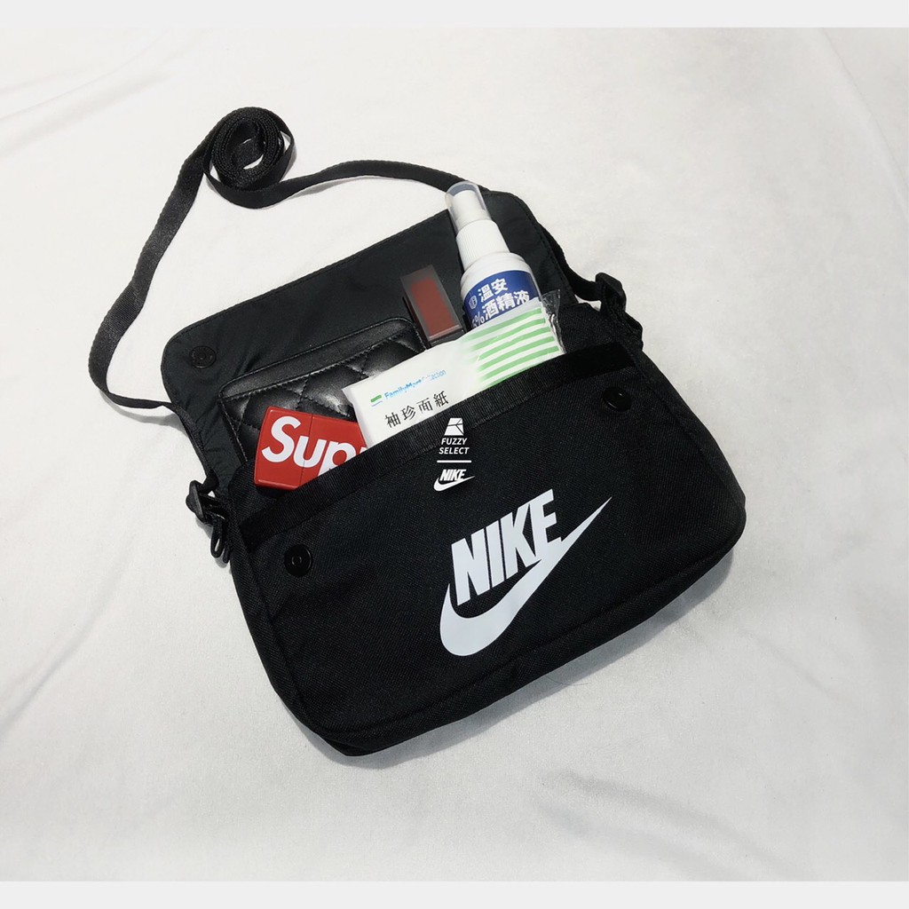 【逢甲FUZZY】Nike Nsw Futura 365 Crossbody 黑白 可調 側背包 CW9300-010 | 蝦皮購物