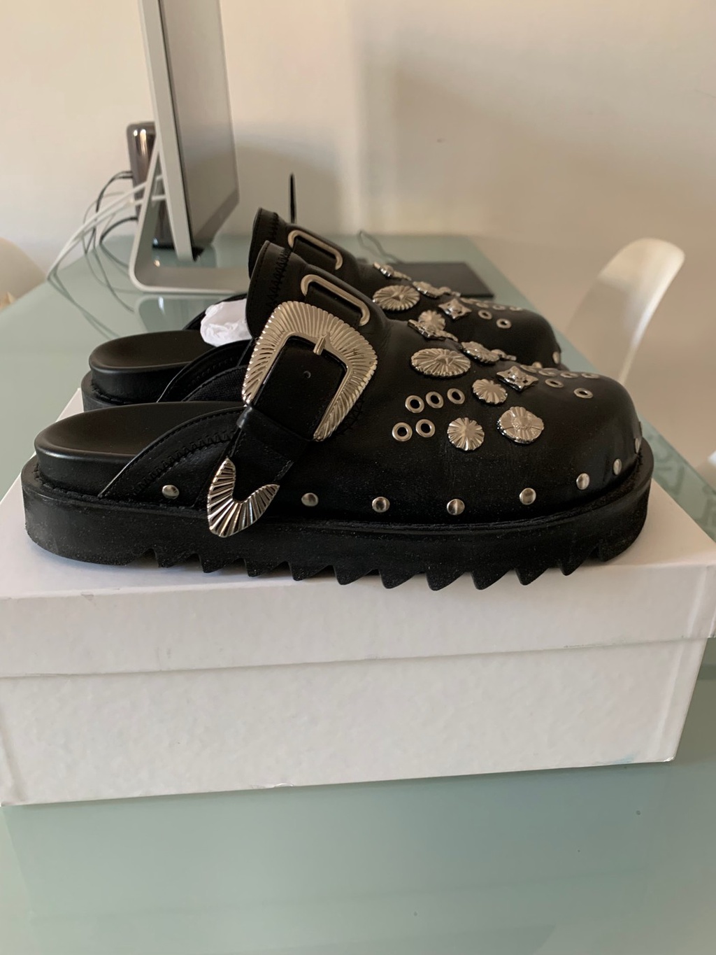 {Nobody} TOGA VIRILIS - Studded clogs | 蝦皮購物