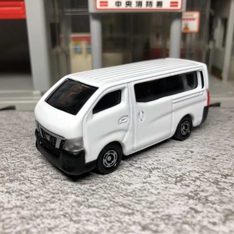 tomica 105 Nissan nv350 caravan | 蝦皮購物
