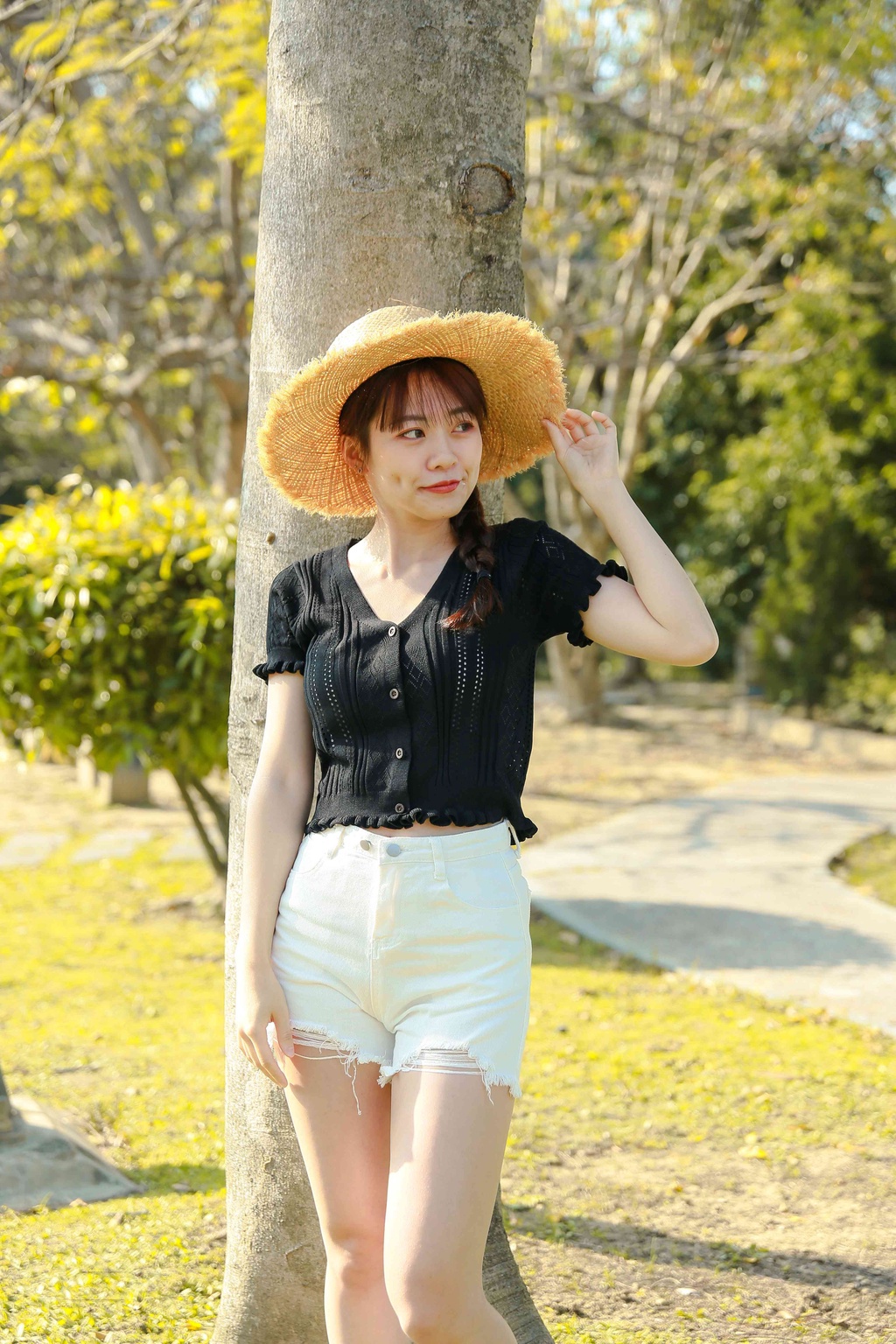 【Our Studio】V領鏤空針織開釦上衣 黑色 白色(現貨) - Our Studio - iOPEN Mall