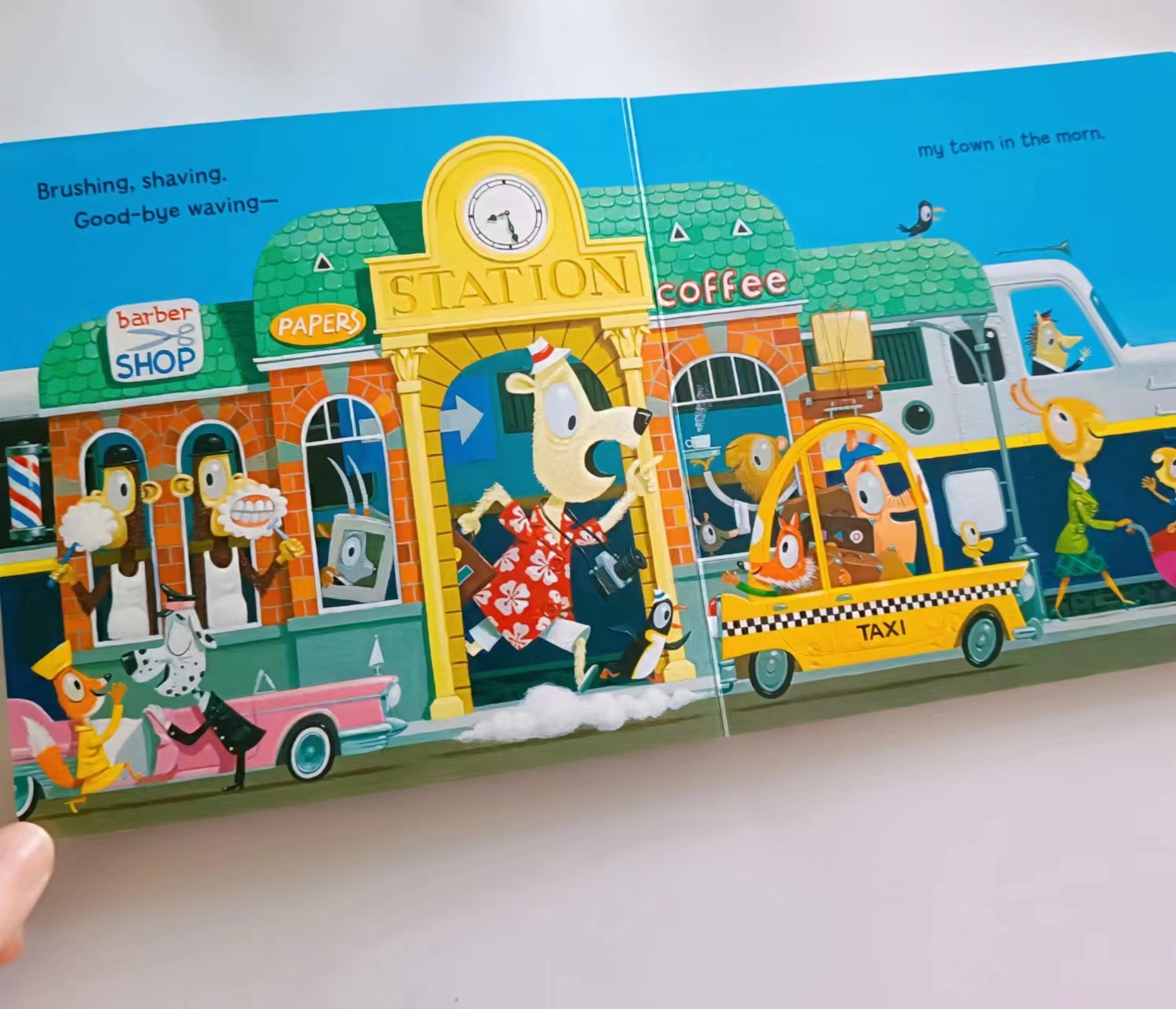缺書店🍀英文繪本All Through My Town(硬頁書）🍀Leo Timmers🍀 認識社區不同場景和動詞 - 缺書店【英文童書繪本 ...